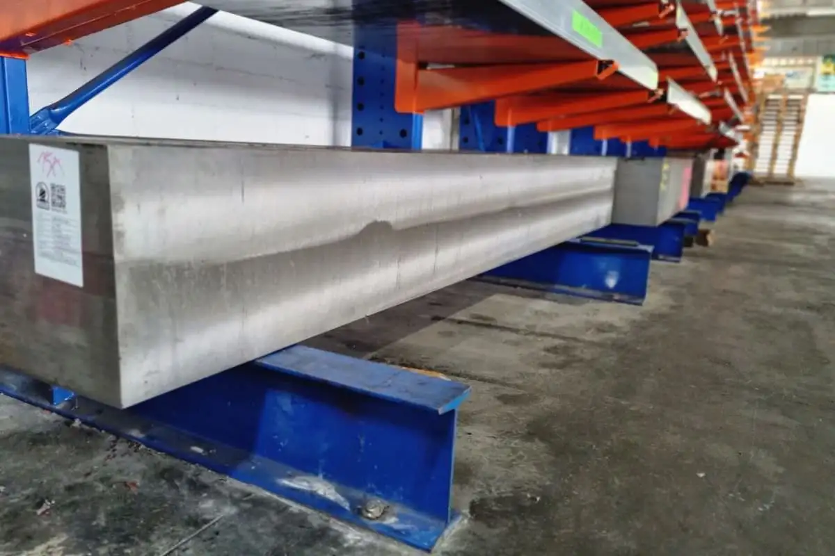 Edelstahl 1.4305: Daten & Anwendungen bei Jennerstahl